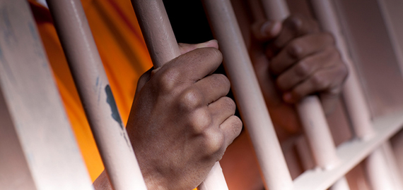 Agente penitenciário é preso por ingressar com droga em presídio de São ...