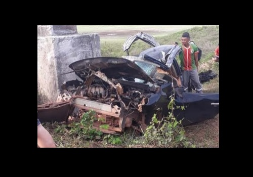 Motorista morre ao bater carro em poste na Estrada da Maioba - Jornal Pequeno