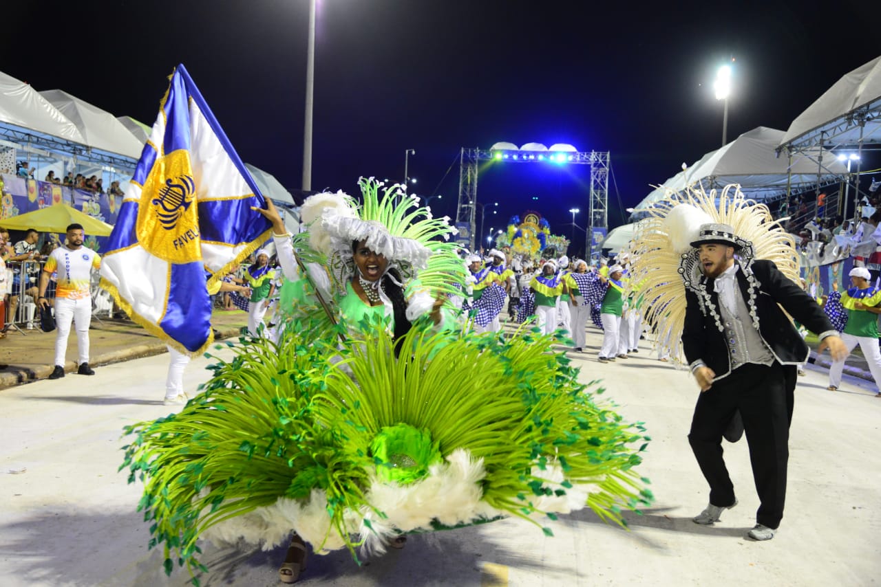 Favela e Flor do Samba dividem o título do Carnaval 2023 - Jornal Pequeno